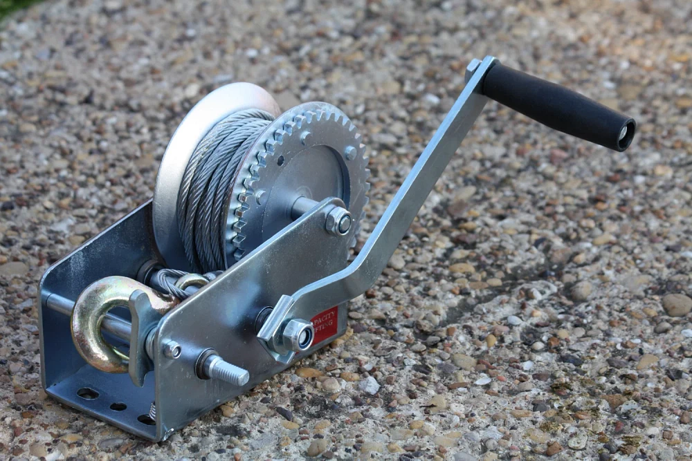 Boss Buck 1,200 lb Winch | Hamilton Place