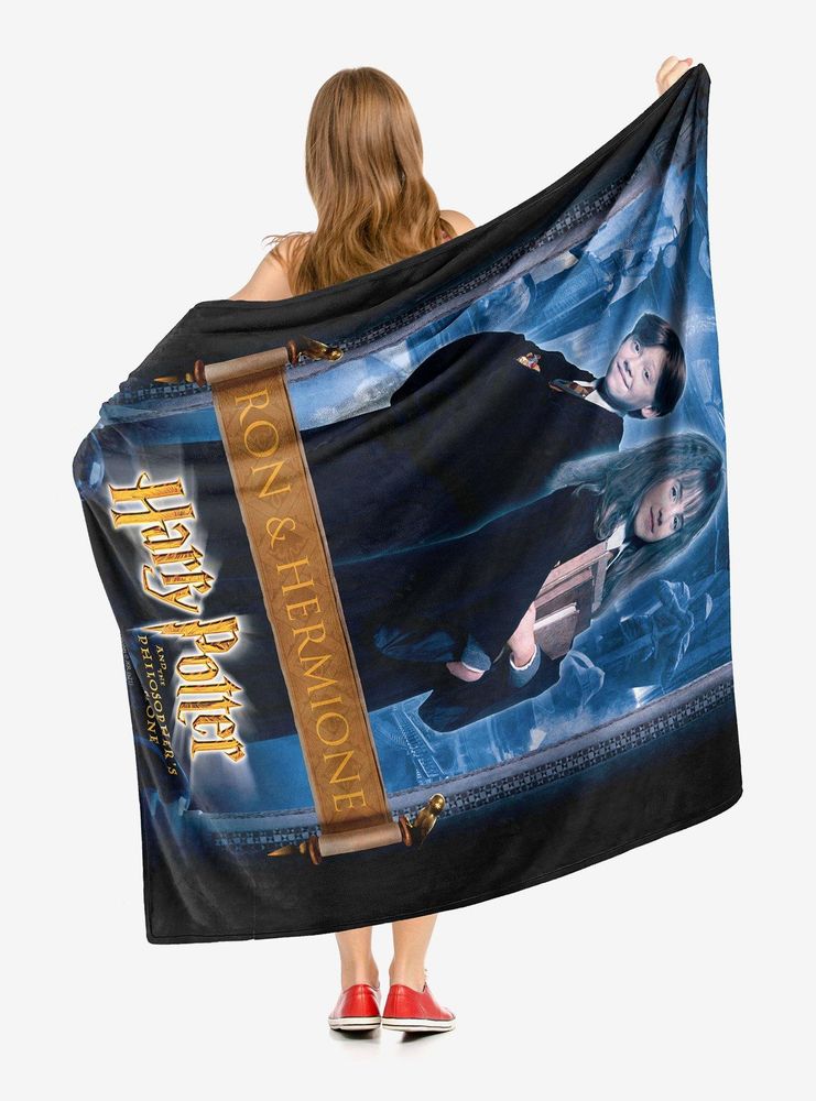 Boxlunch Harry Potter Ron And Hermione Throw Blanket | Mall of America®