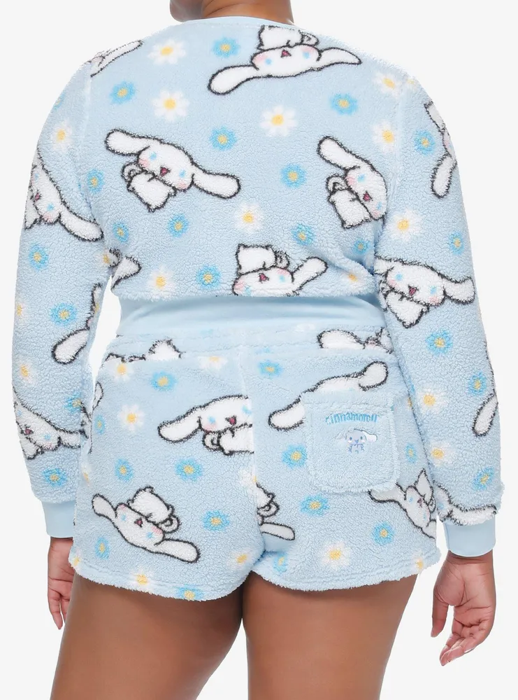 Hot Topic Cinnamoroll Flowers Girls Fuzzy Lounge Set | Mall of America®