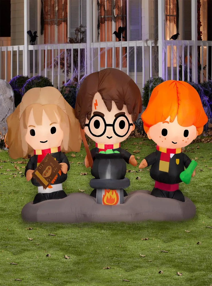 Harry Potter Cauldron Scene Trio Airblown at Mall of America® in ...