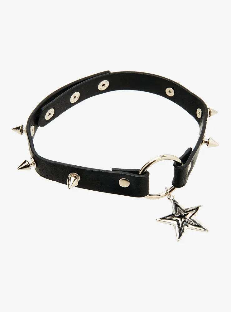 Hot Topic Social Collision® Star Spike Choker | Mall of America®