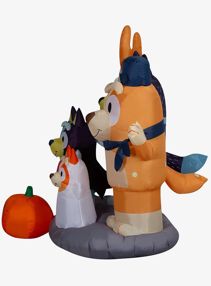 Hot Topic Bluey and Family Scene Inflatable Decor | Mall of America®