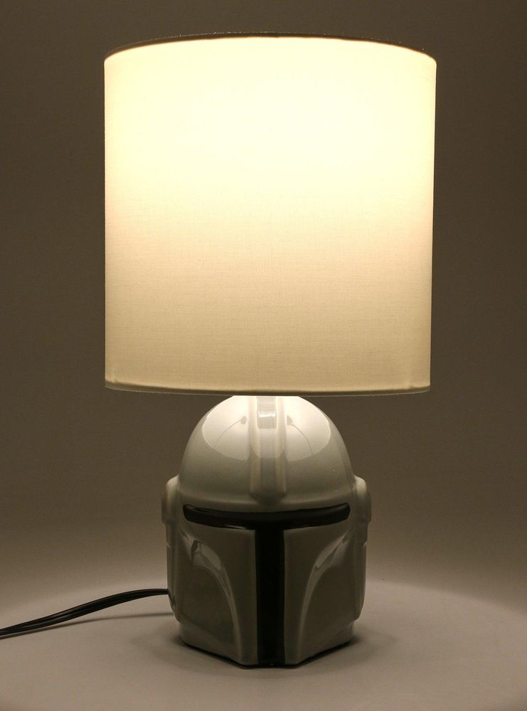 Boxlunch Star Wars The Mandalorian Mando's Helmet Lamp | Mall of America®