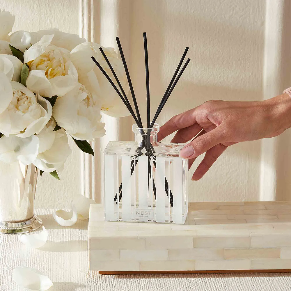 Nest Cedar Leaf and Lavender Reed Diffuser | Bethesda Row