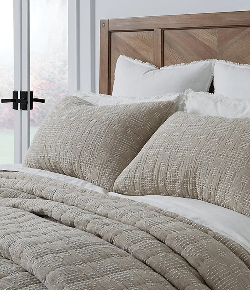 Southern Living Simplicity Collection Sayer Quilt | CoolSprings Galleria