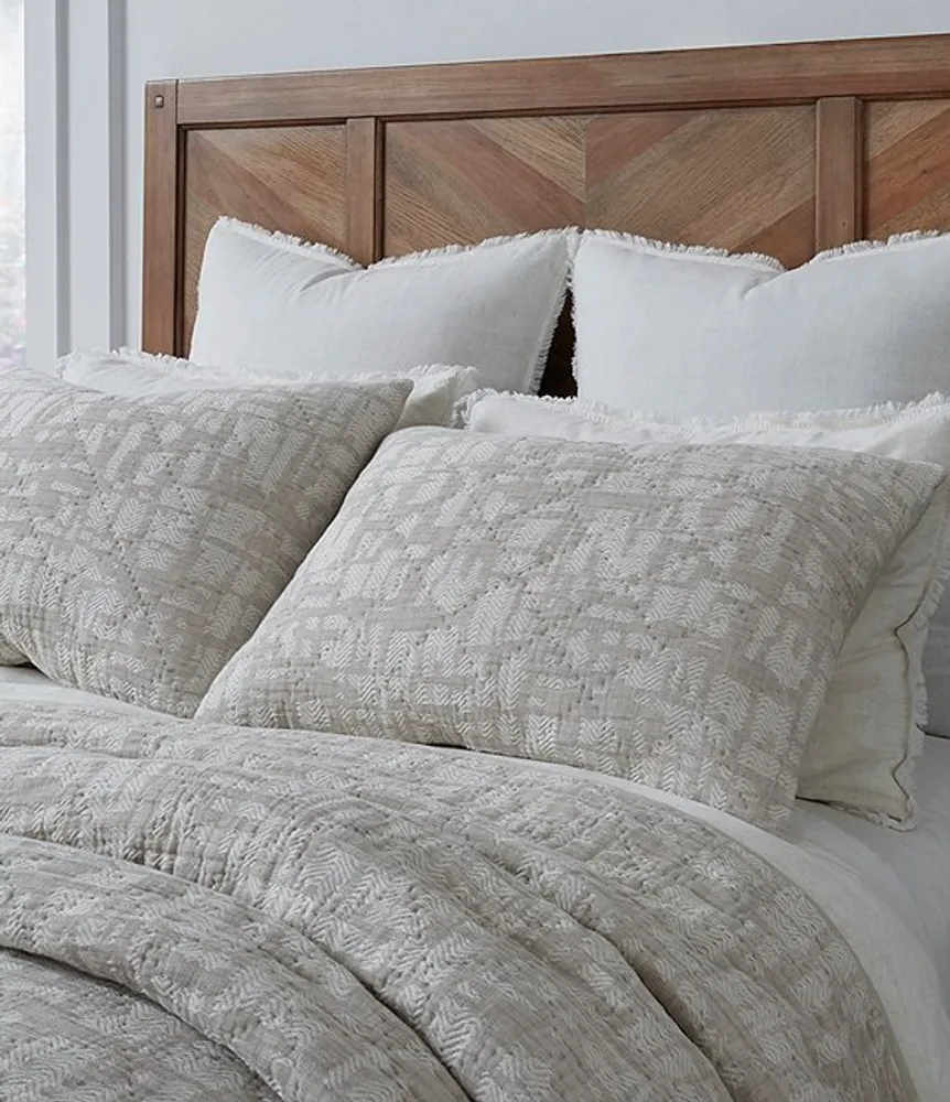Southern Living Simplicity Collection Sloane Quilt | Hamilton Place