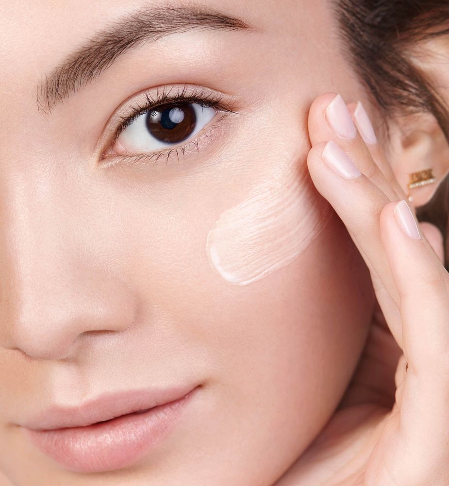 Dior Prestige Light-in-White L'Émulsion Lumière | Mall of America®