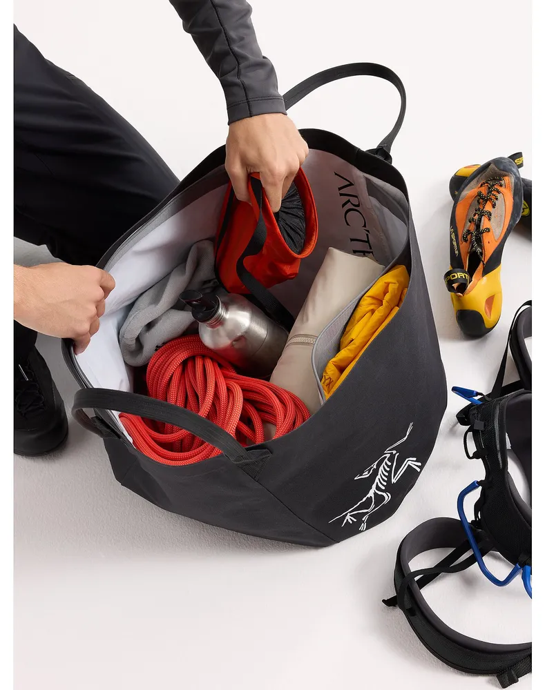 Arc'teryx Carrier 45 Gear Tote | Mall of America®