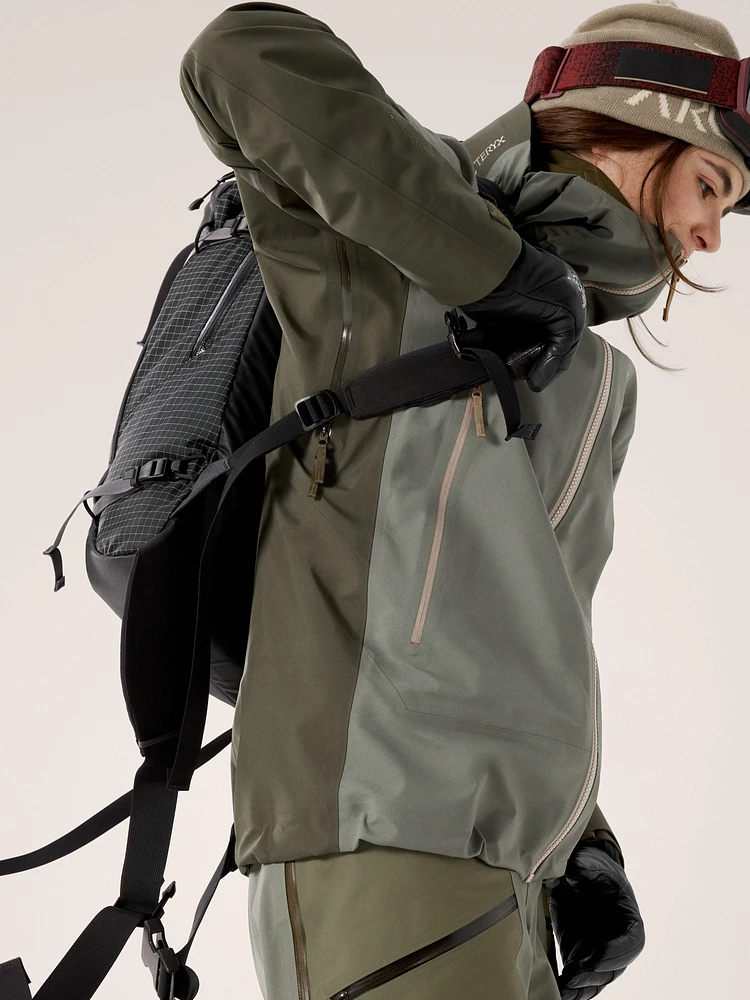 Arc'teryx Sentinel Jacket Women's at Mall of America® in Bloomington, MN