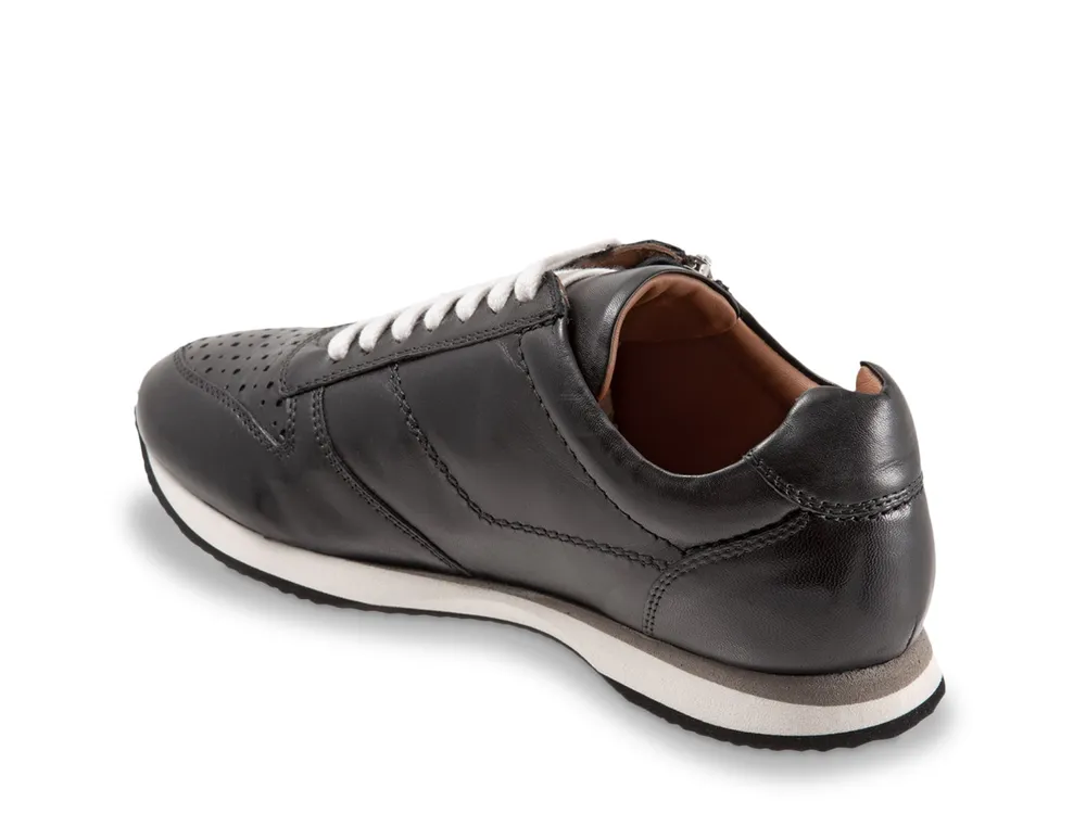 Trotters Infinity Sneaker | Mall of America®