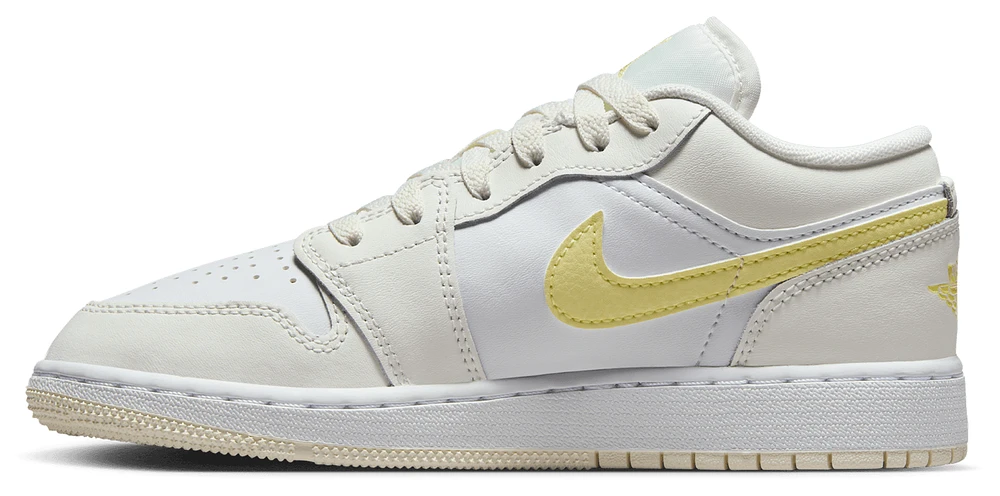 Jordan Girls Air 1 Low Fund | Mall of America®