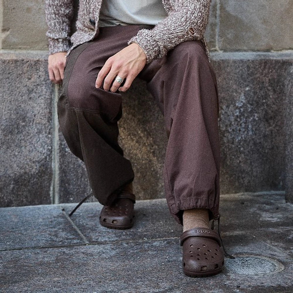 Crocs Classic Clog - Coffee | Mall of America®
