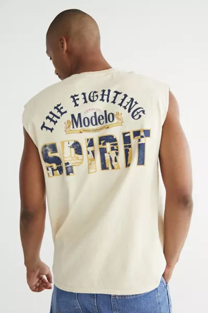 Urban Outfitters Modelo The Fighting Spirit Muscle Tee | Mall of America®
