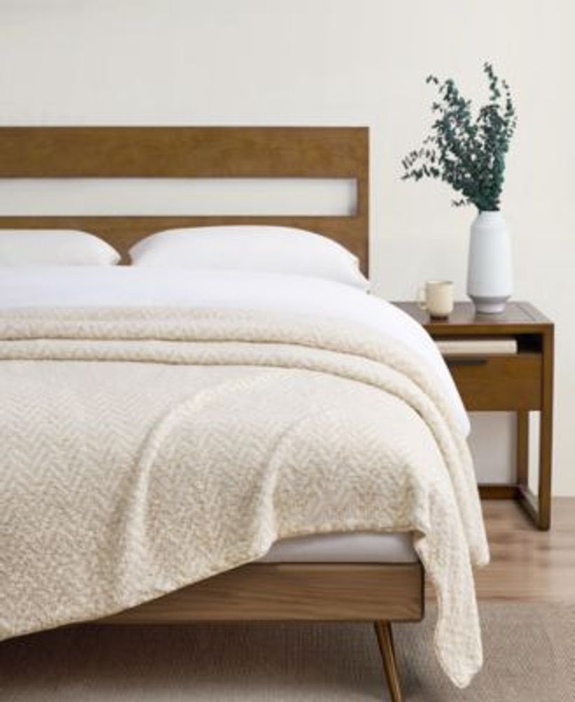 UGG® Henrietta Sherpa Blanket, 96" x 92" | Mall of America®