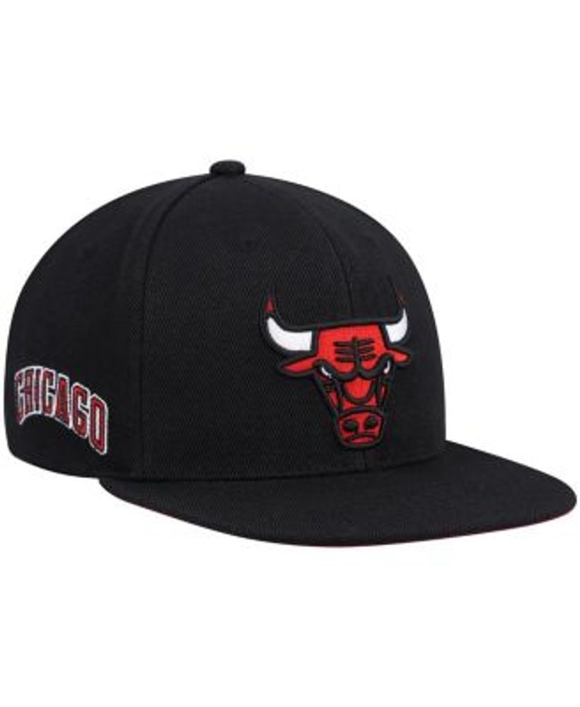 Mitchell & Ness Men's Black Chicago Bulls Logo Core Side Snapback Hat ...