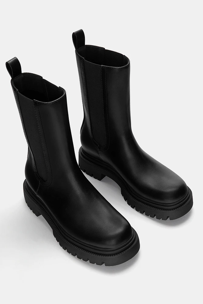 Pullandbear Distressed chunky Chelsea boots | Centro Colombo