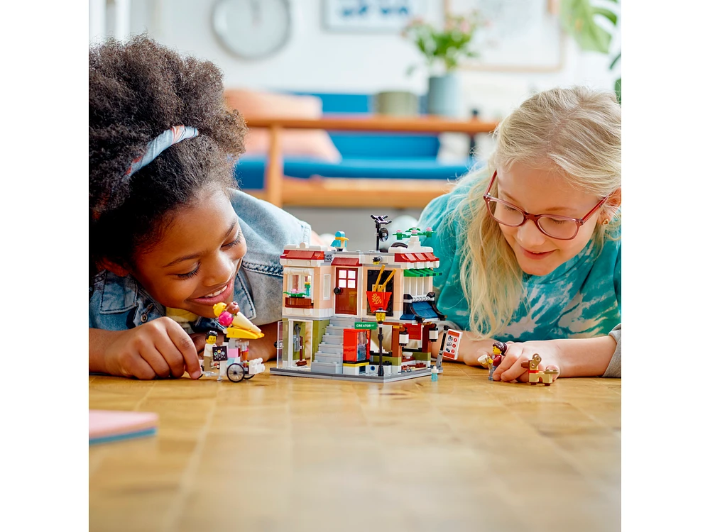 LEGO® Downtown Noodle Shop | Mall of America®