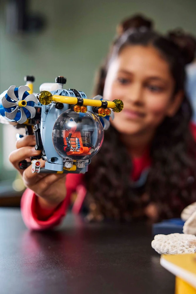 LEGO® Deep-Sea Research Submarine | Mall of America®