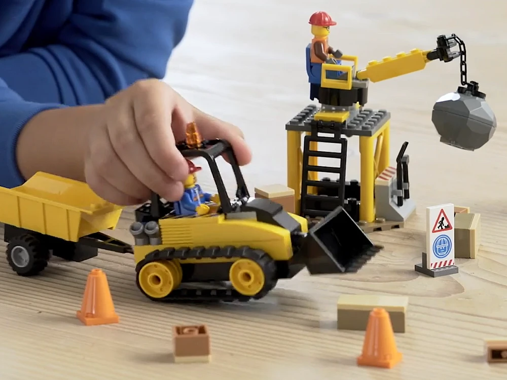 LEGO® Construction Bulldozer | Mall of America®