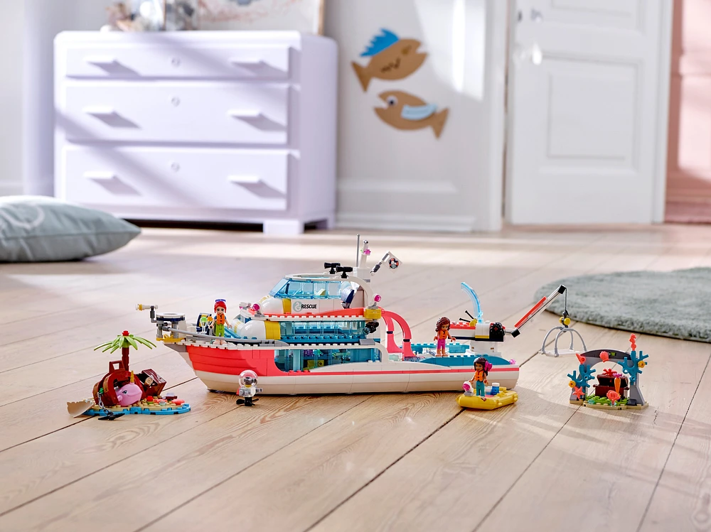 LEGO® Rescue Mission Boat | Mall of America®