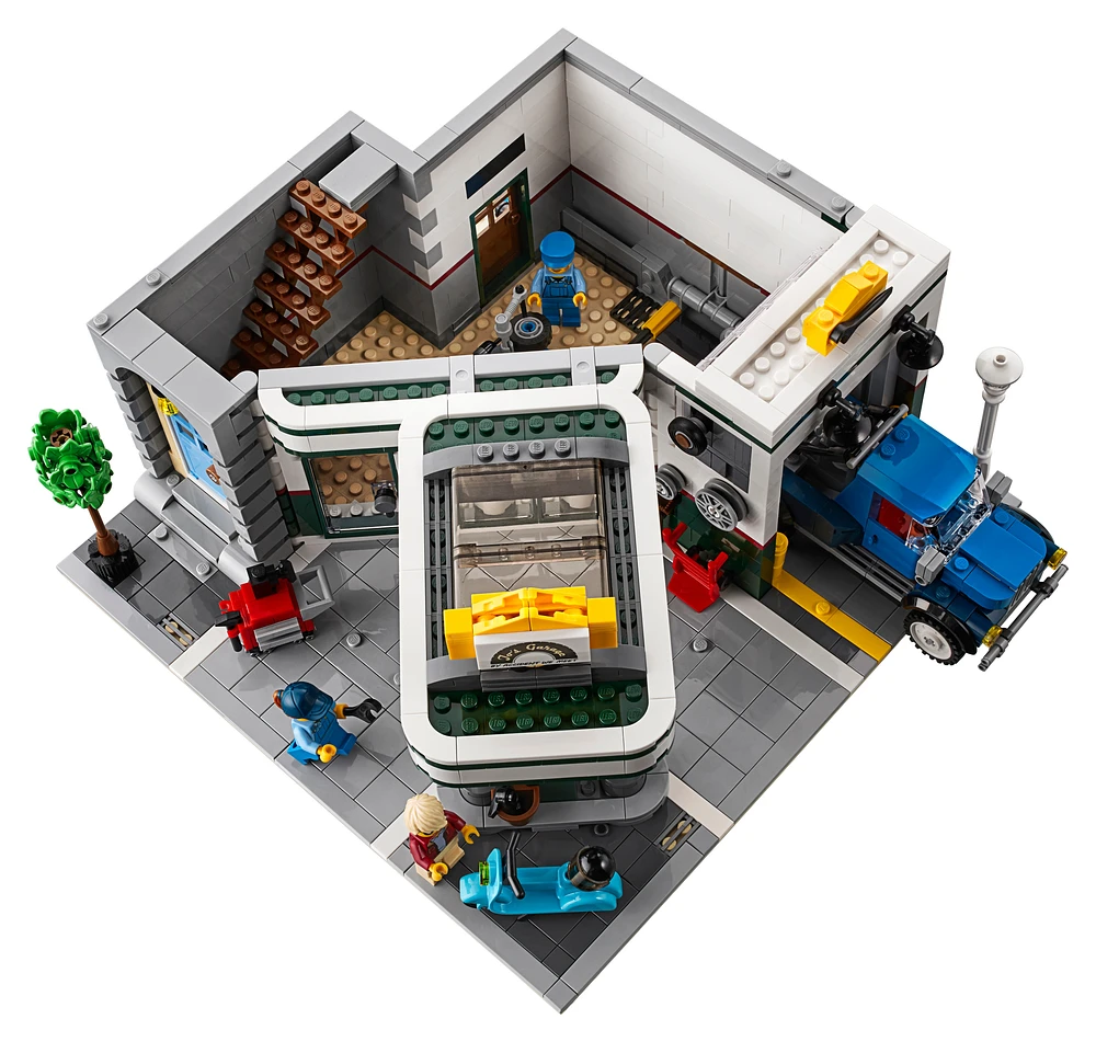 LEGO® Corner Garage | Mall of America®