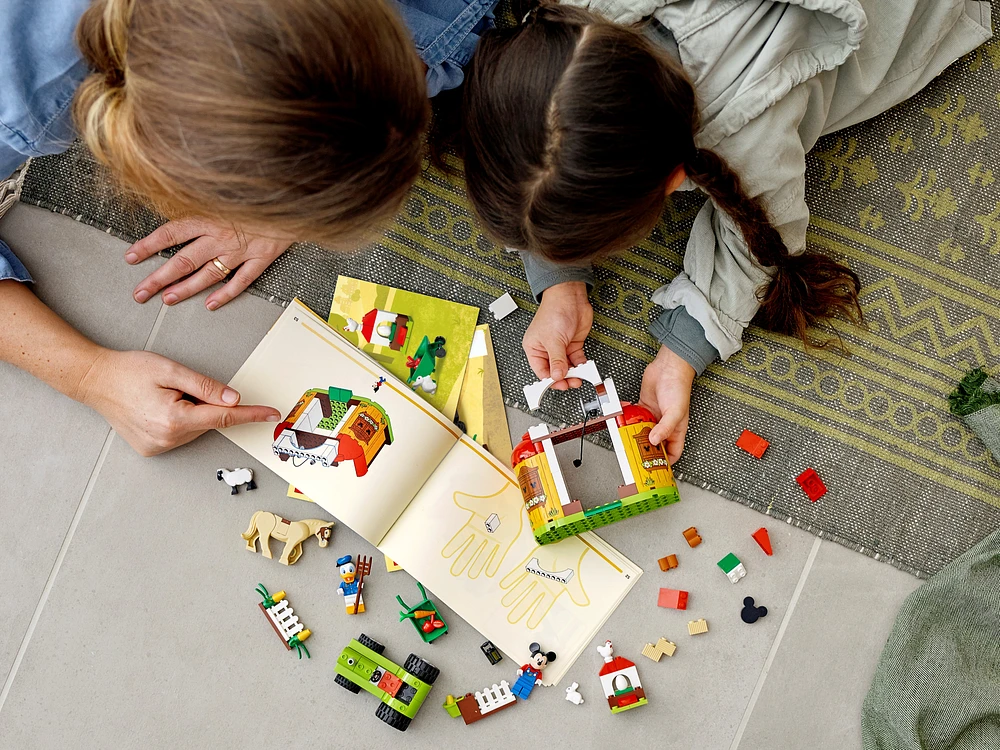 LEGO® Mickey Mouse & Donald Duck's Farm | Mall of America®