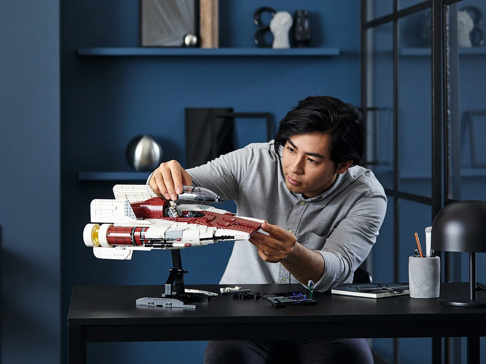 LEGO® A-wing Starfighter™ | Mall of America®