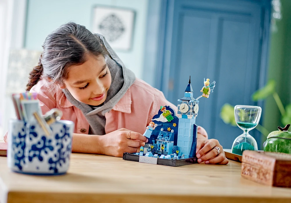 LEGO® Peter Pan & Wendy's Flight over London at Mall of America® in ...