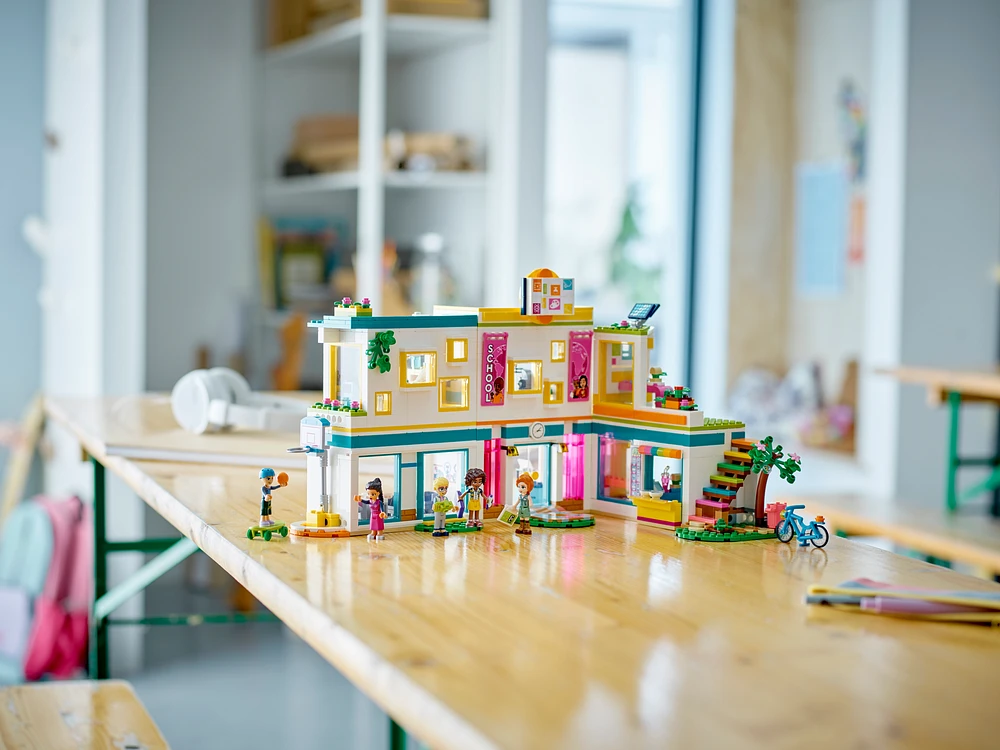 LEGO® Heartlake International School | Mall of America®
