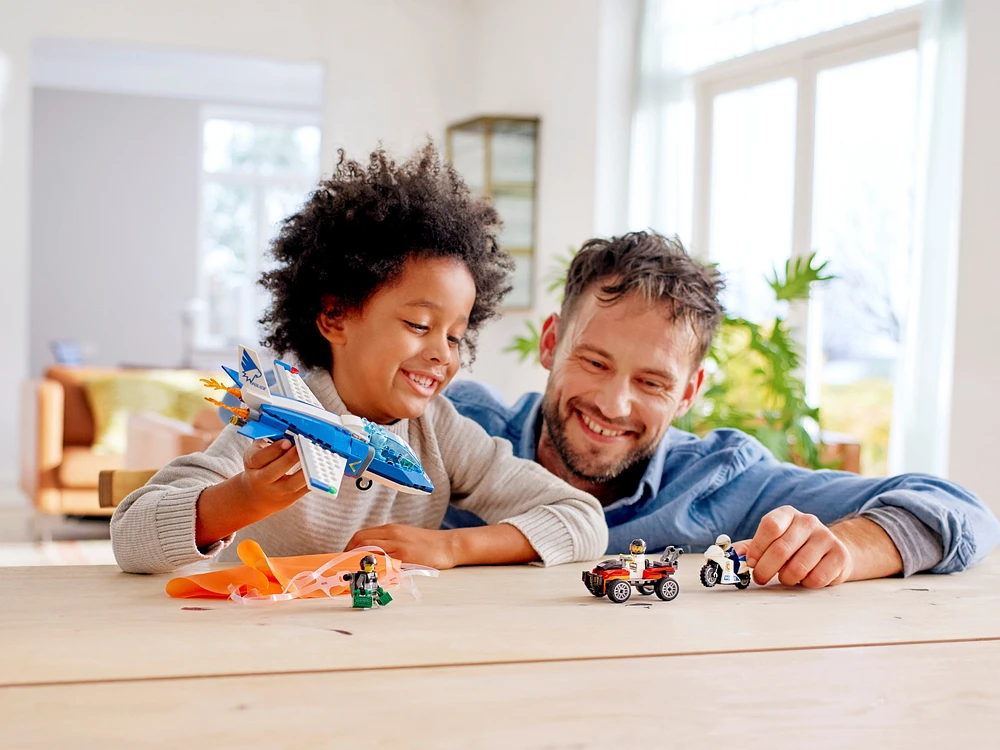 LEGO® Sky Police Parachute Arrest | Mall of America®