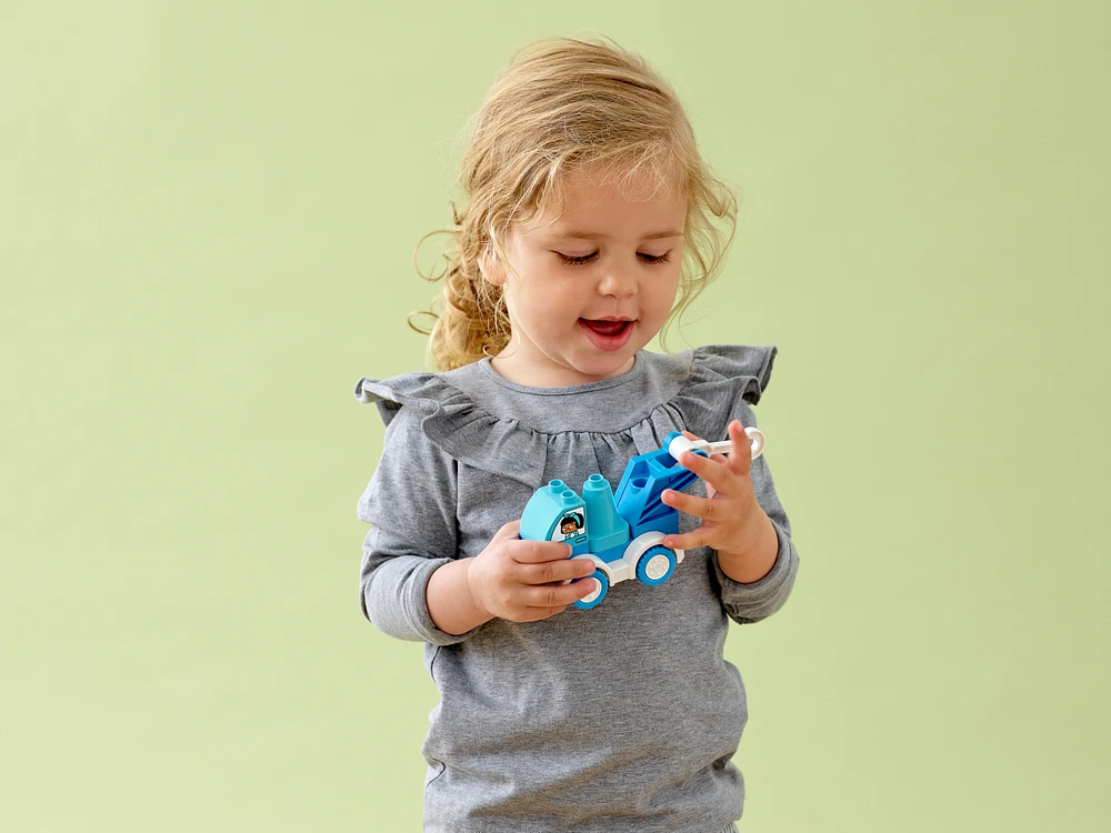 LEGO® Tow Truck | Mall of America®