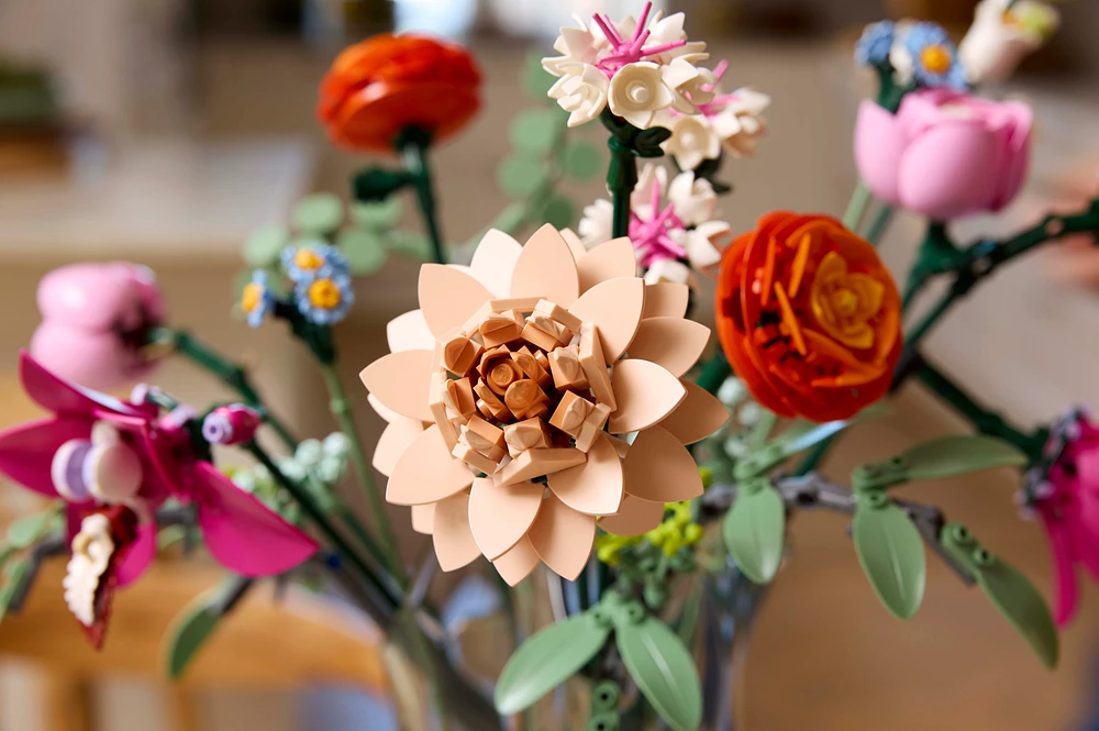 LEGO® Pretty Pink Flower Bouquet | Mall of America®