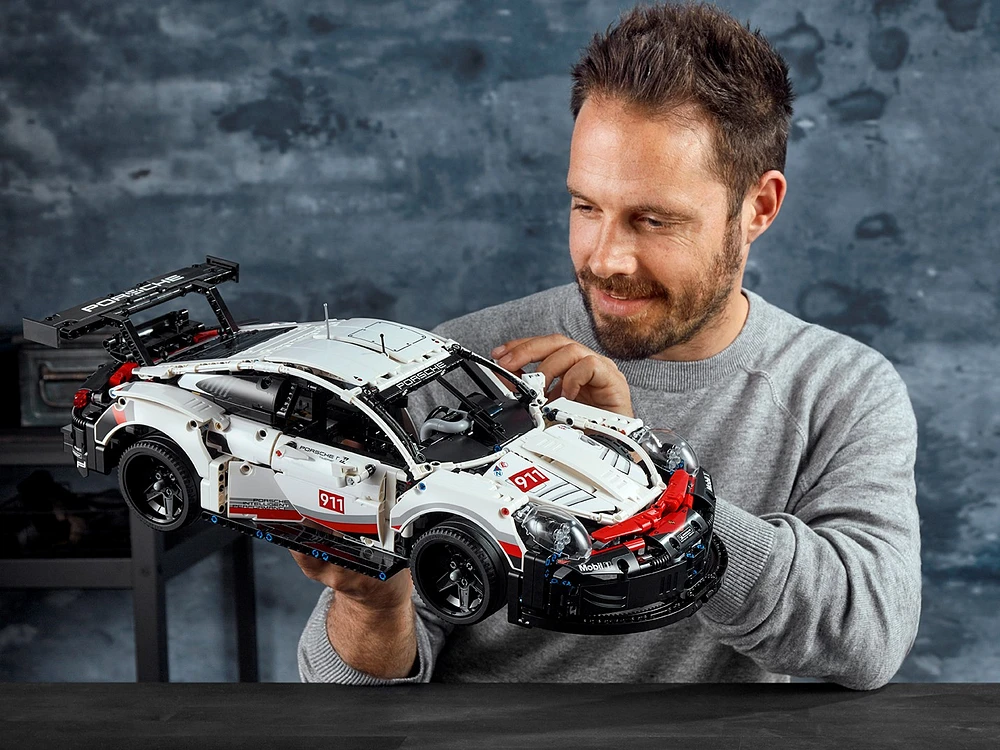 LEGO® Porsche 911 RSR | Mall of America®