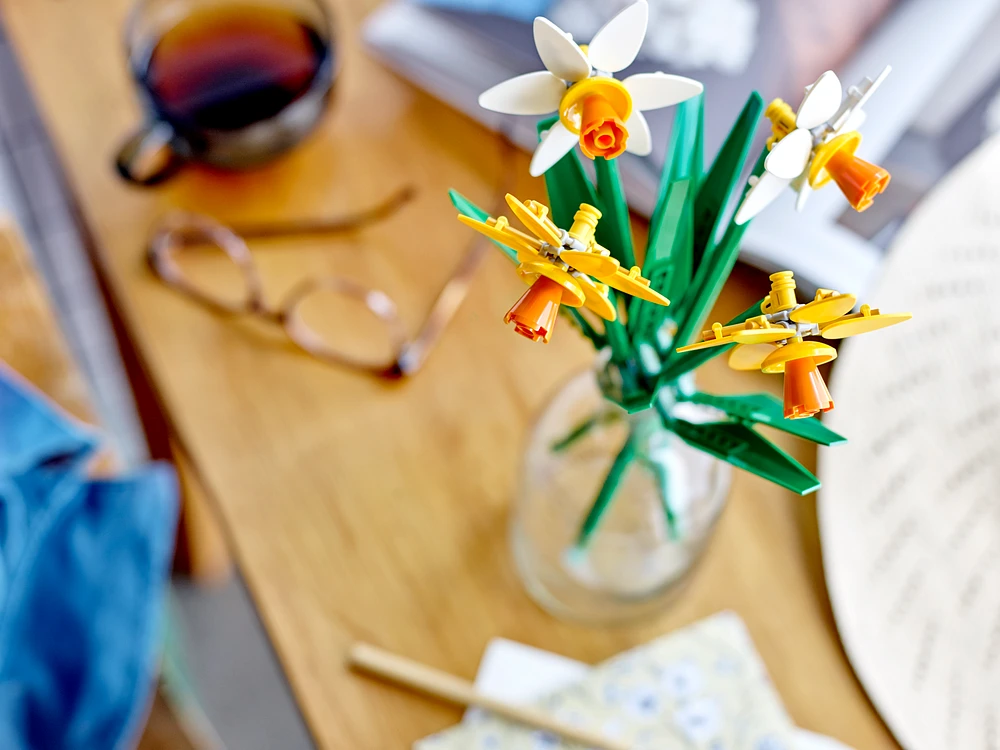 LEGO® Daffodils | Mall of America®