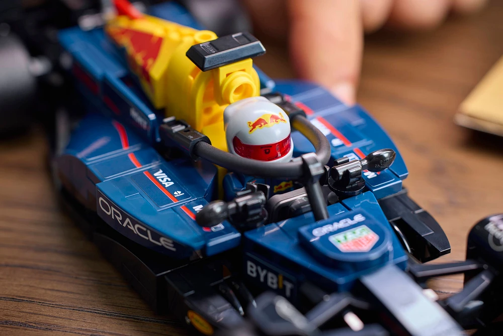 LEGO® Oracle Red Bull Racing RB20 F1® Race Car | Mall of America®