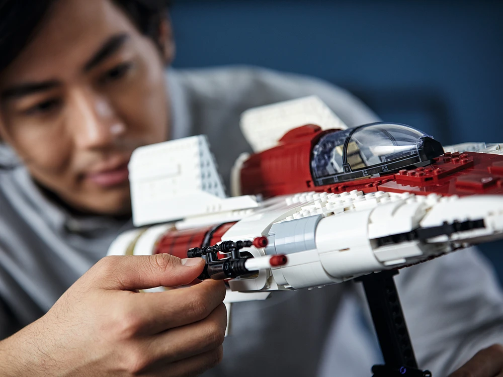 LEGO® A-wing Starfighter™ | Mall of America®