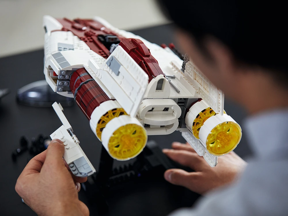 LEGO® A-wing Starfighter™ | Mall of America®
