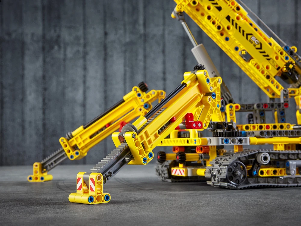 LEGO® Compact Crawler Crane | Mall of America®
