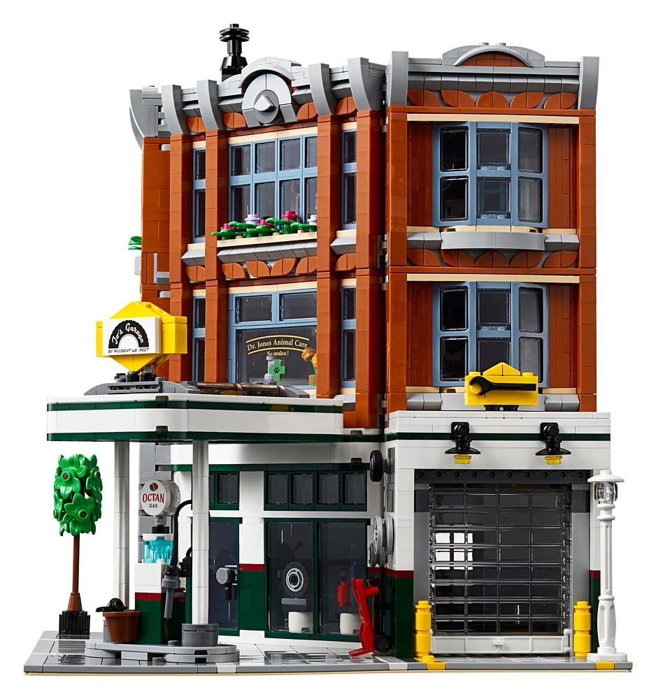 LEGO® Corner Garage | Mall of America®
