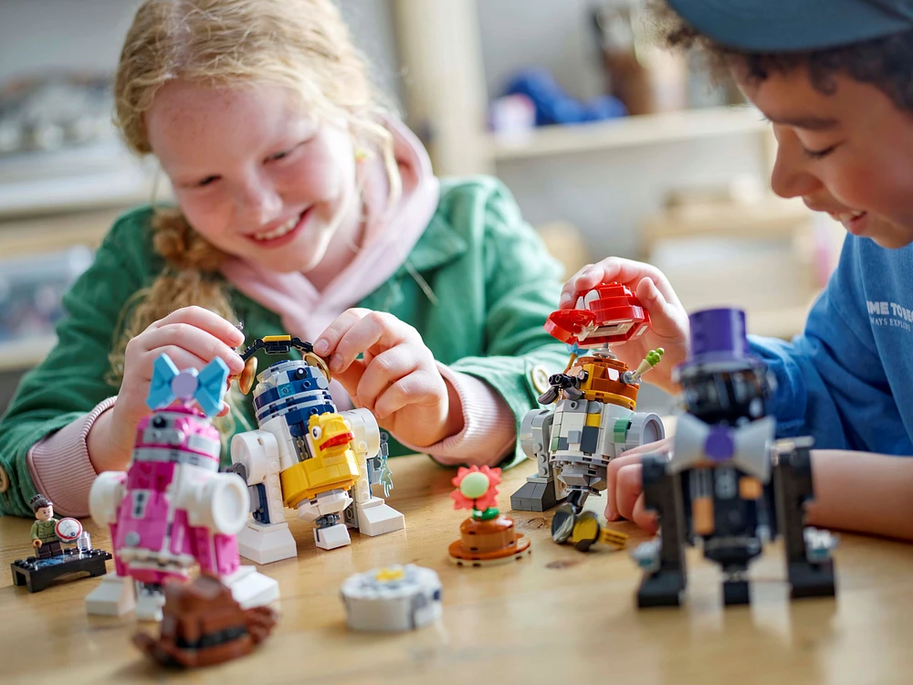 LEGO® Creative Play Droid™ Builder | Mall of America®