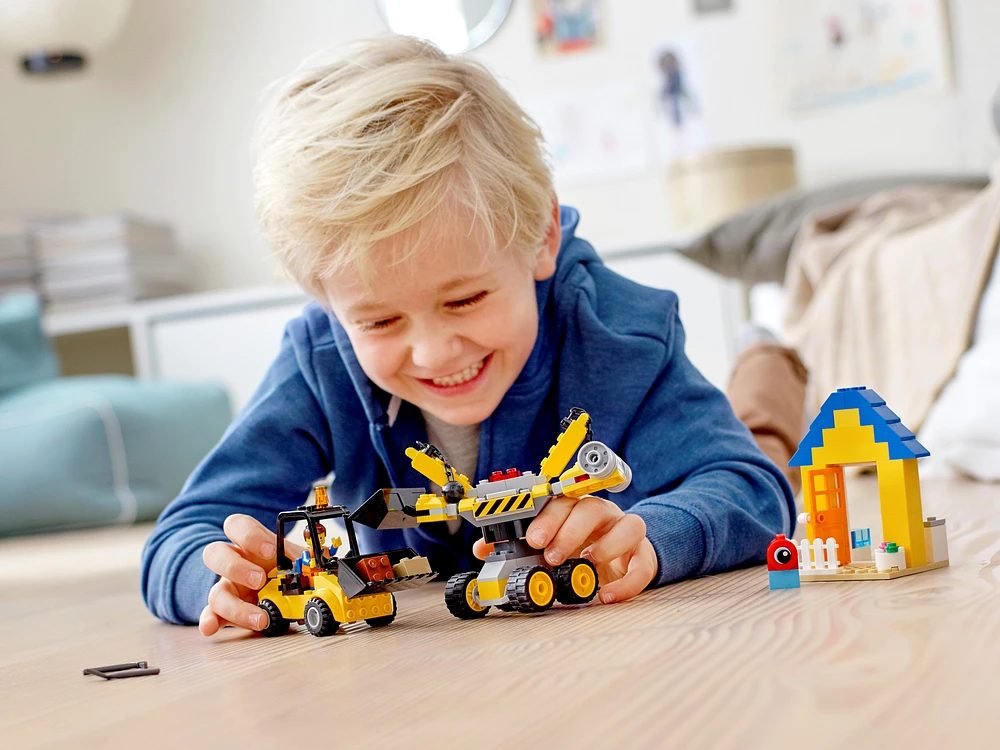 LEGO® Emmet's Builder Box! | Mall of America®