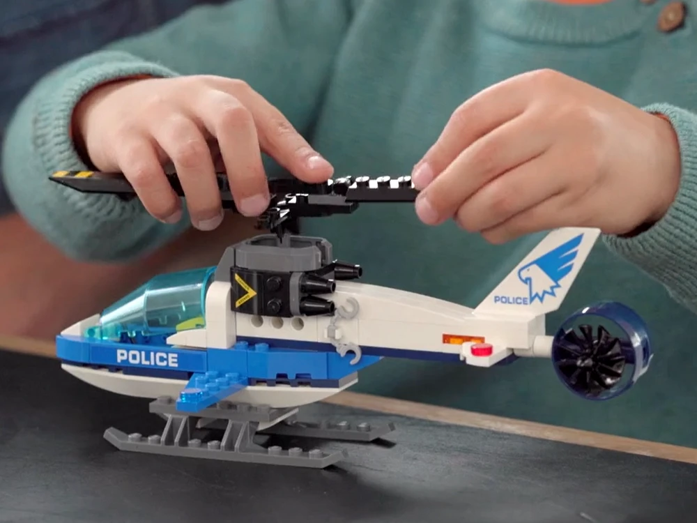 LEGO® Sky Police Drone Chase | Mall of America®