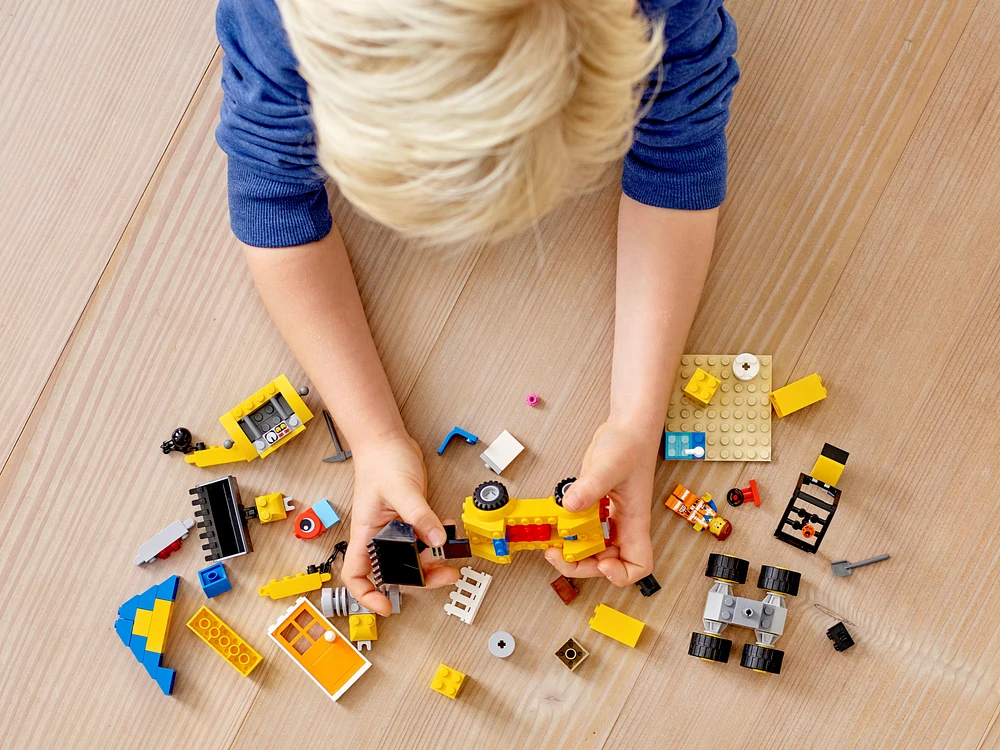 LEGO® Emmet's Builder Box! | Mall of America®