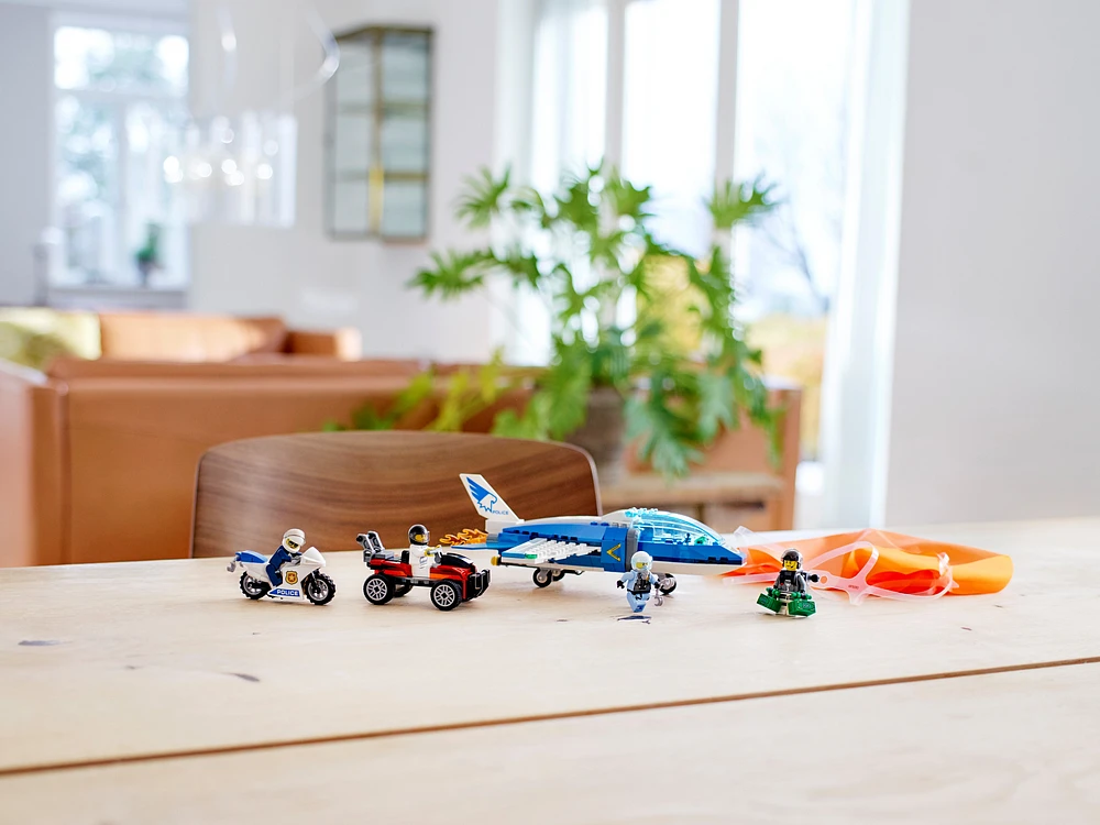 LEGO® Sky Police Parachute Arrest | Mall of America®