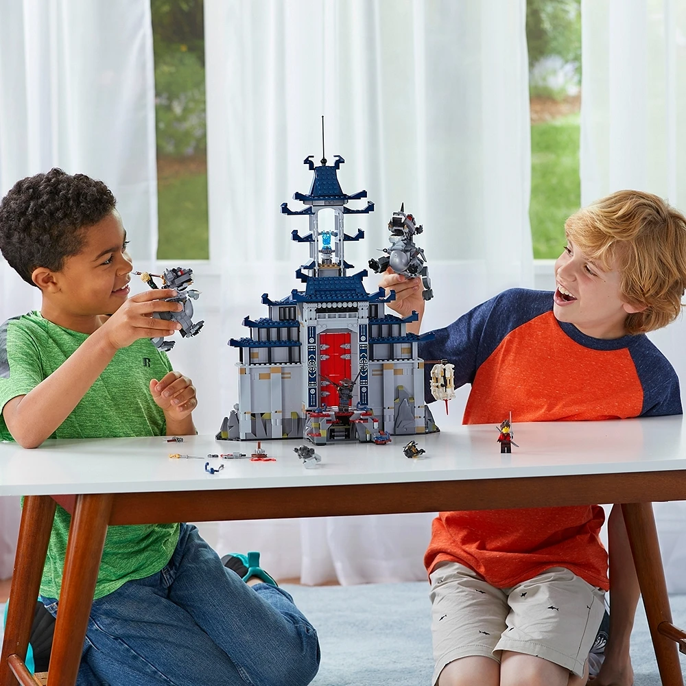 LEGO® Temple of The Ultimate Ultimate Weapon | Mall of America®
