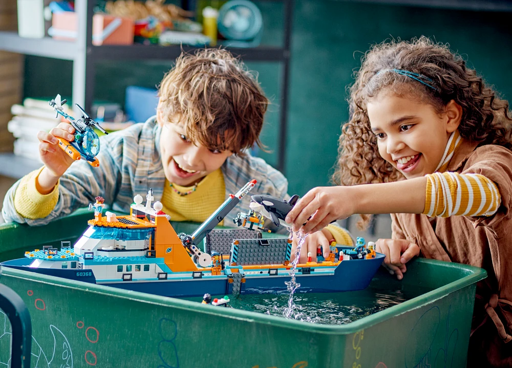 LEGO® Arctic Explorer Ship | Mall of America®